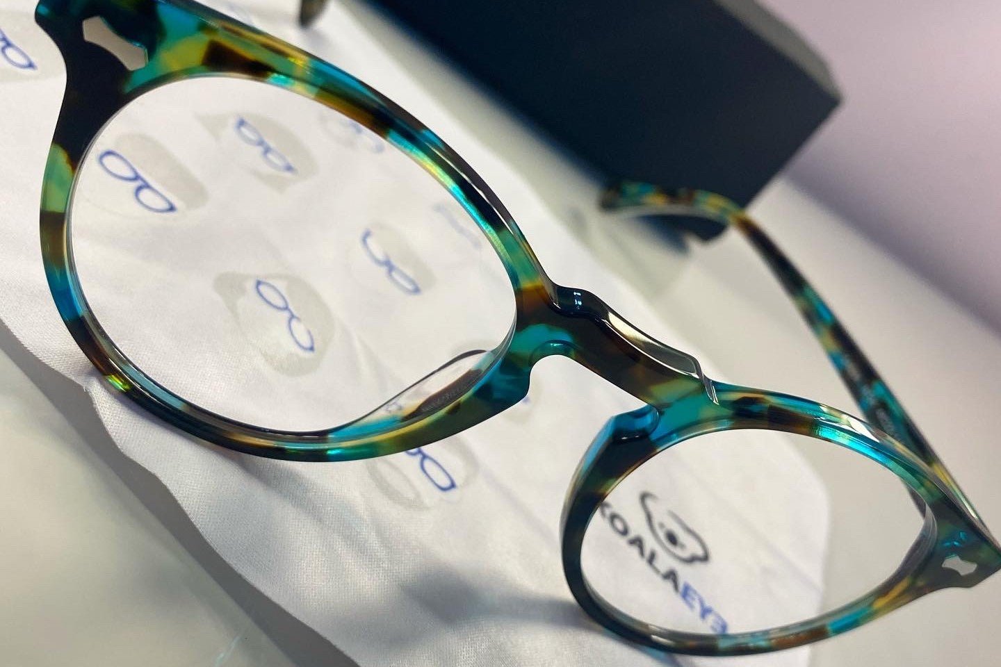 What Color Tint Is Best For Glasses? | Carfia OPTICAL